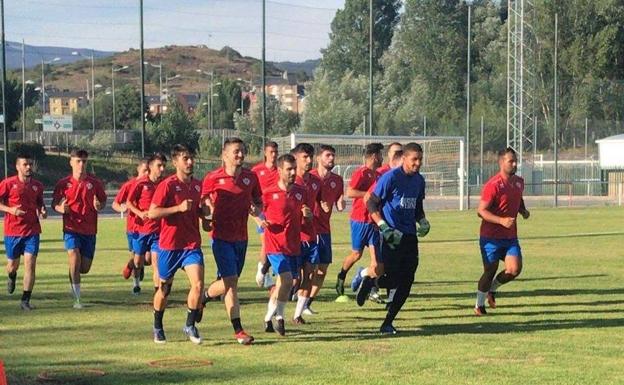 El Atlético Bembibre, muchas renovaciones y pocos fichajes | leonoticias